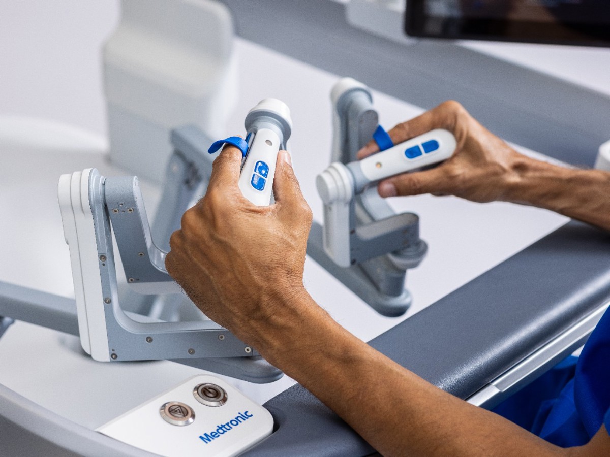 Sint-Andriesziekenhuis investeert in ultramoderne operatierobot Hugo ...